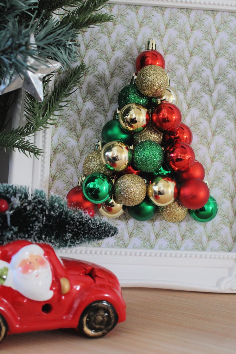 DIY Christmas bauble tree picture - Once a Duckling