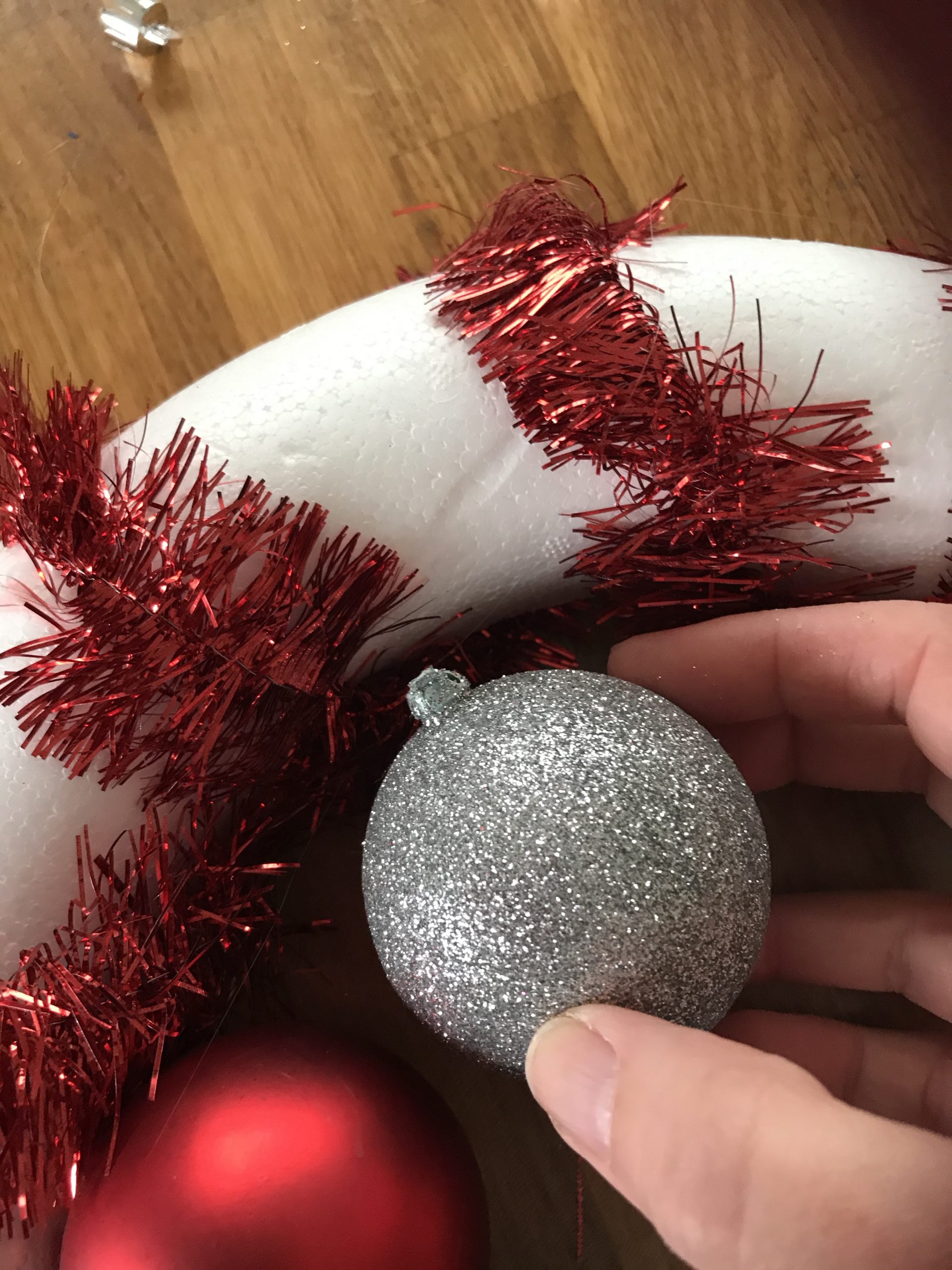 How to make your own Christmas bauble wreath - Once a Duckling