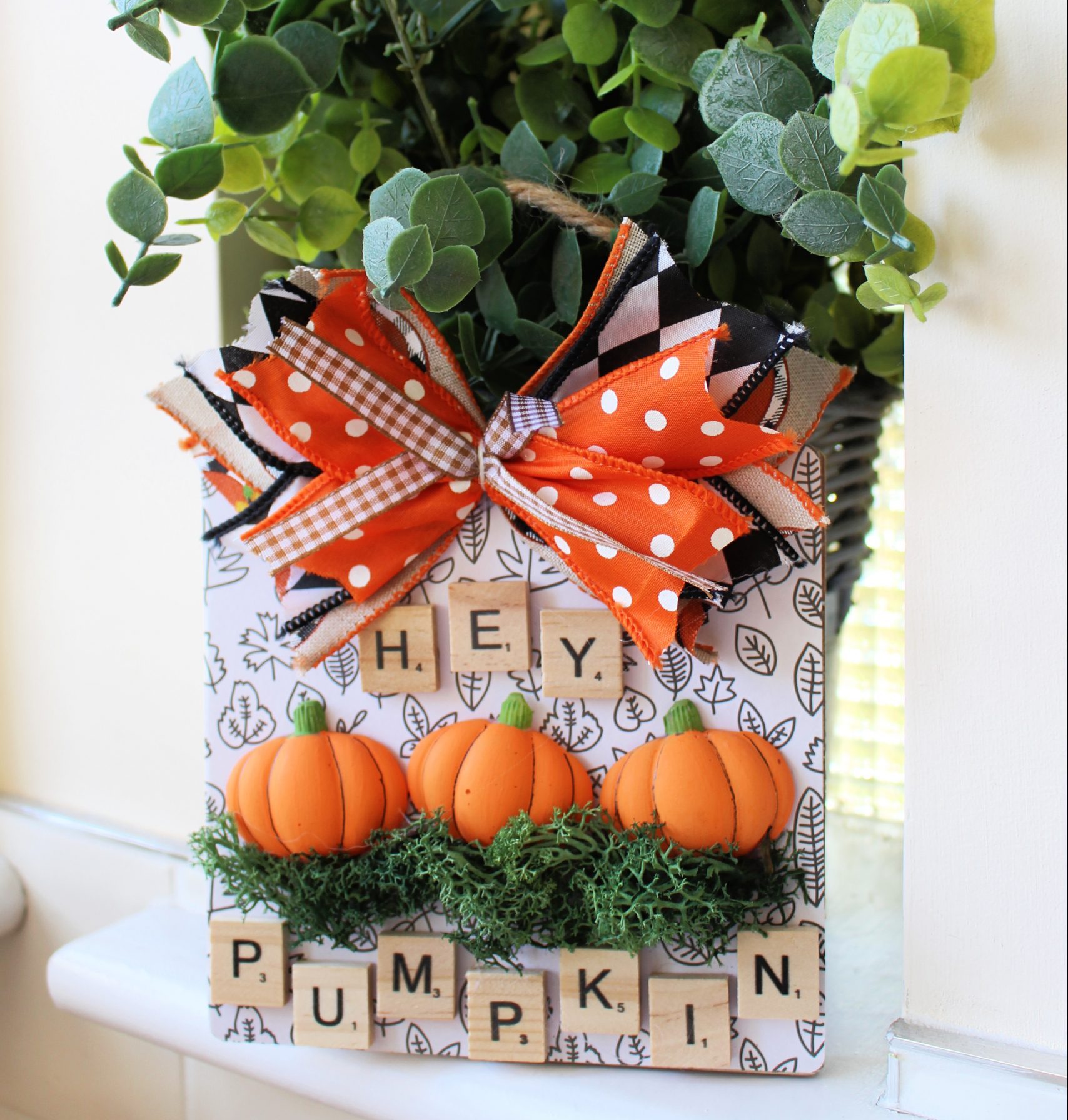 DIY hot glue pumpkins to create a little sign - Once a Duckling