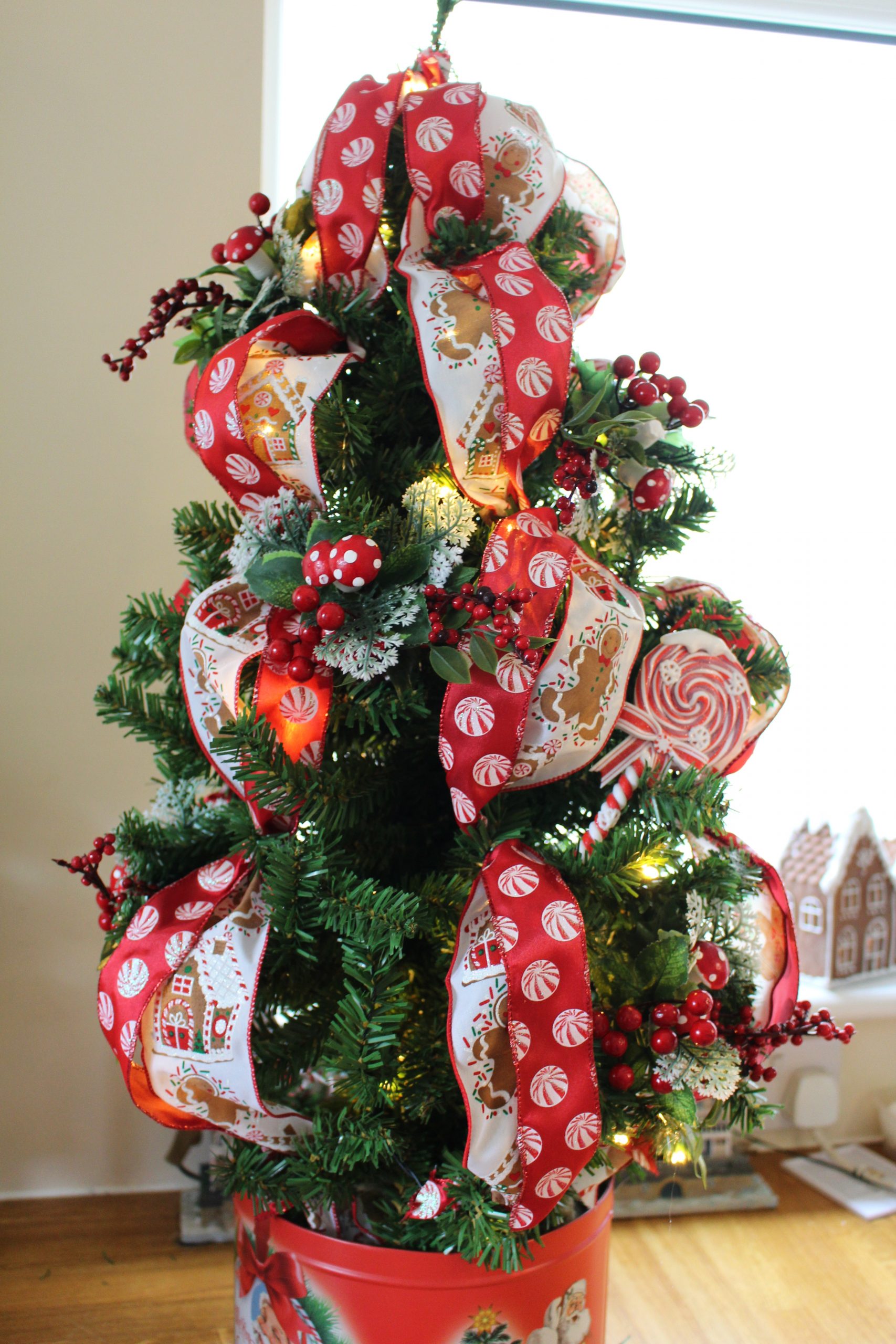 How to use ribbons to decorate your tree - Once a Duckling